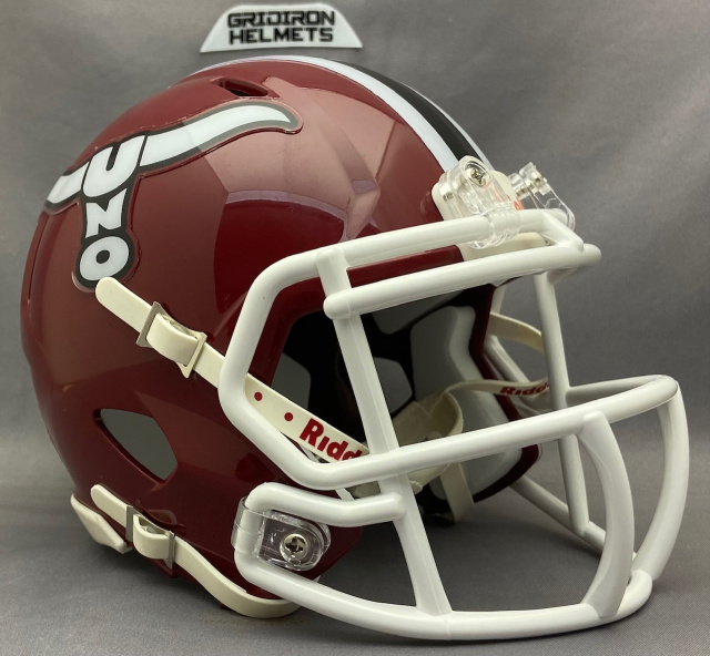 University of Nebraska Omaha Mavericks 1984-1988 white mask Riddell ...